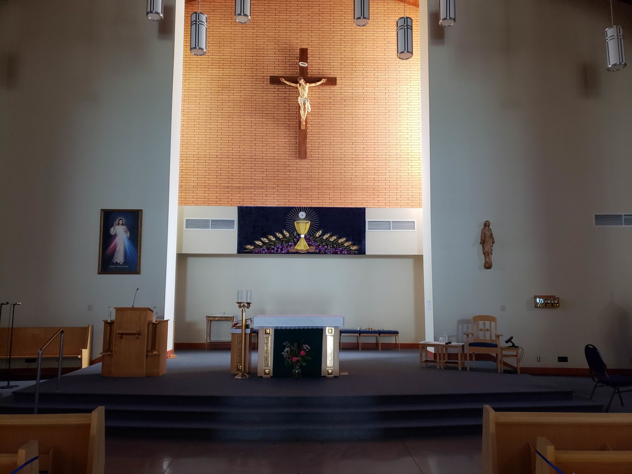Holy Mass – Holy Name Catholic Church